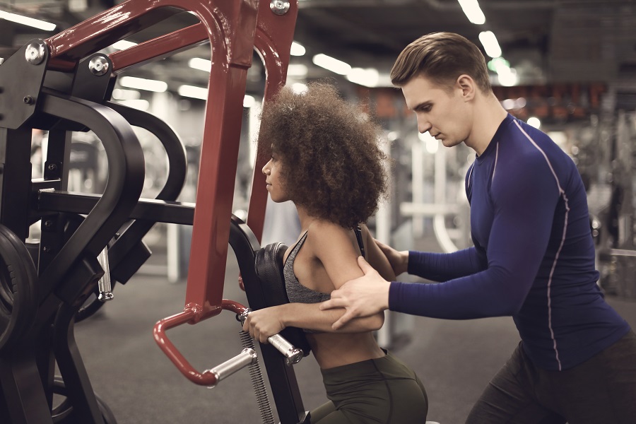 Pourquoi choisir un coach sportif en salle de sport ? - Plateforme Fitness